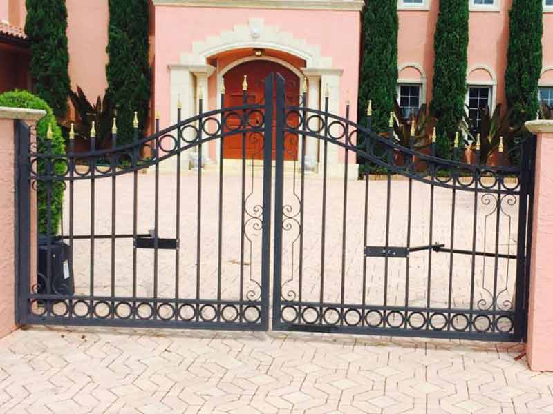Choosing the Perfect Custom Entry Way Gate in Palm Beach County